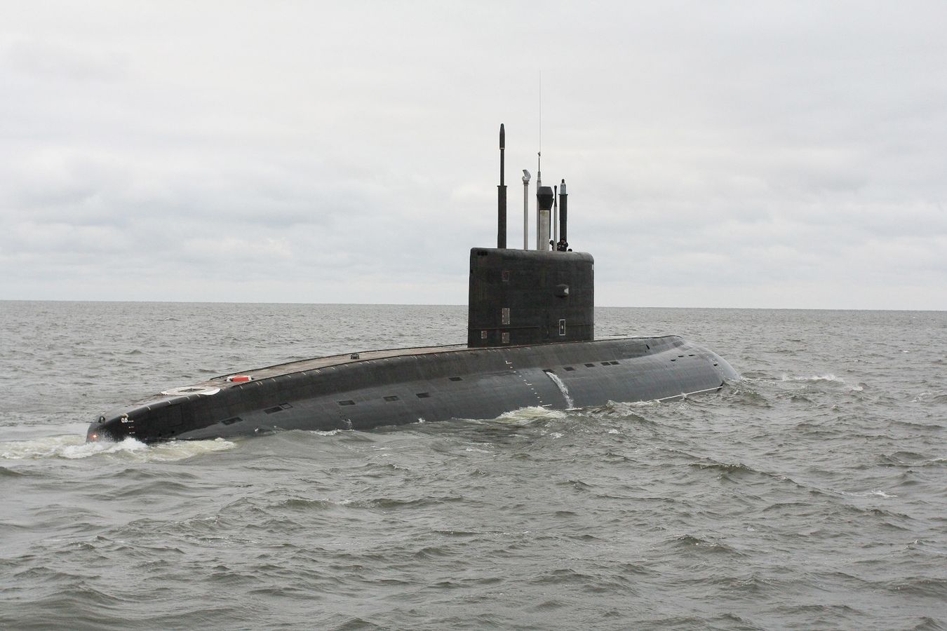 Le sous-marin russe B-588 Ufa teste sa profondeur maximale